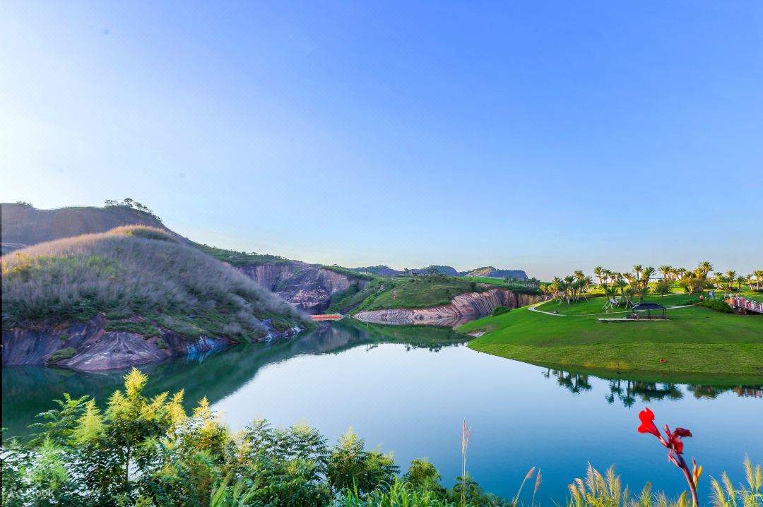 [Entrance to Gaoyiling Scenic Area] Gaoyiling Danxia Secret Hotel ...